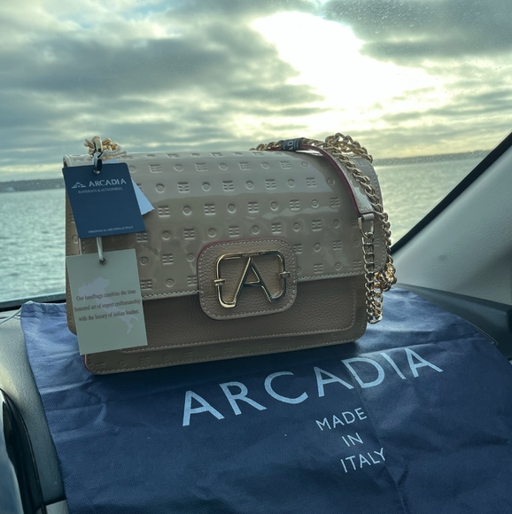 Arcadia | Bags | Nwt Arcadia Beige Patent Leather Crossbody Shoulder ...